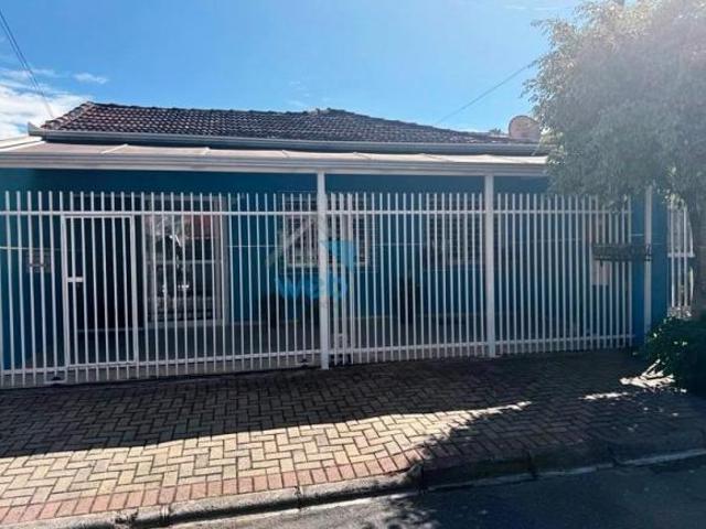 Casa com 3 quartos, suíte, à venda na região do Vitória Régia, no Bairro CIC, em excelente localizaç