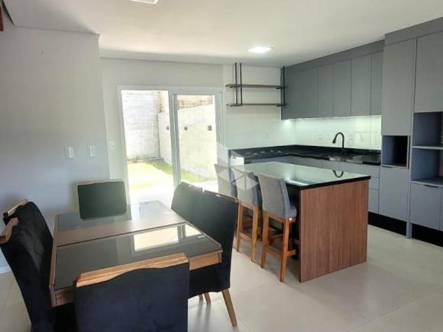Casa com 3 quartos suíte, garagem pra dois carros, no Bairro Belvedere