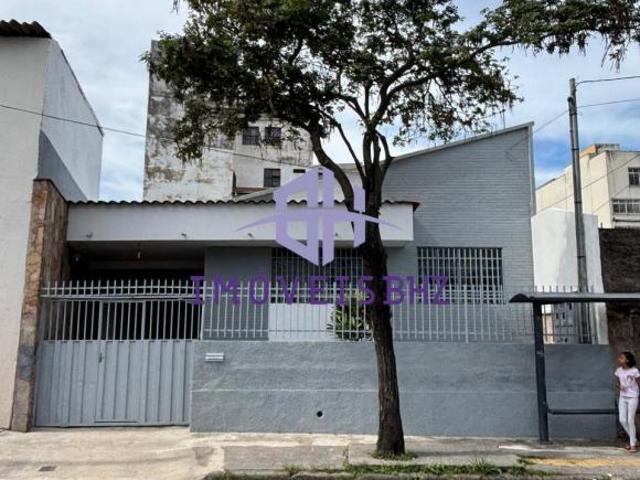 Casa com 3 quartos suíte e 5 vagas de garagem