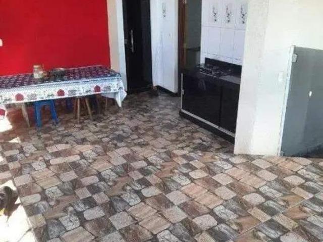 Casa com 3 quartos, suíte e uma loja