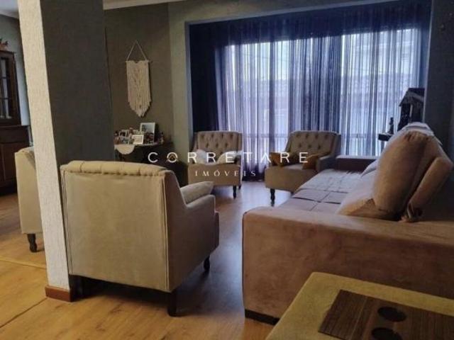 Casa com 3 quartos suíte, quintal 5 vags e edícula à venda em Curitiba