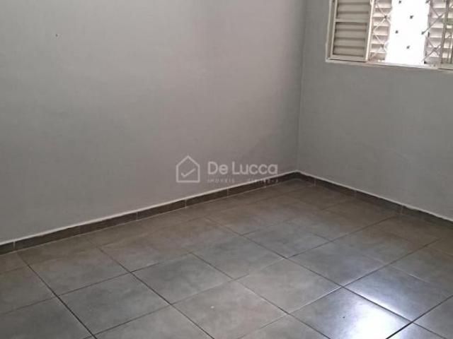 Casa com 3 Quartos, Suíte, Quintal Amplo e Garagem para 6 Carros – Oportunidade!