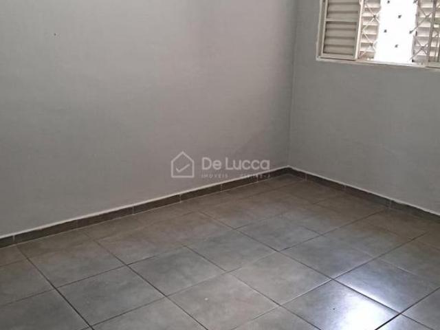 Casa com 3 Quartos, Suíte, Quintal Amplo e Garagem para 6 Carros – Oportunidade!