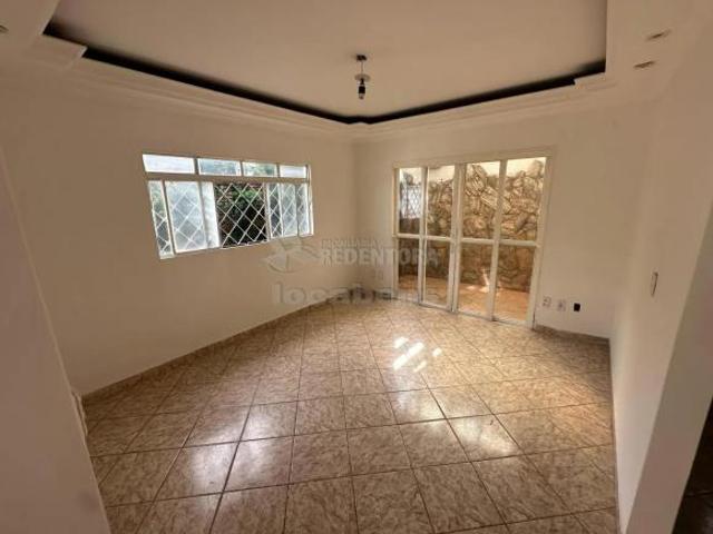 Casa com 3 Quartos para Venda no Residencial Macedo Teles I