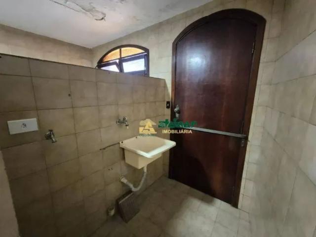 Casa com 3 Quartos para venda ou aluguel, 240m² Vila Galvão