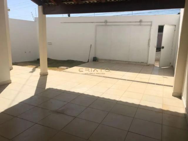 Casa com 3 quartos para venda por R$ 430.000,00 Setor Central
