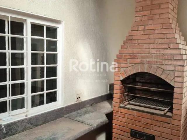 Casa com 3 Quartos para alugar, 120m² Jardim Karaíba