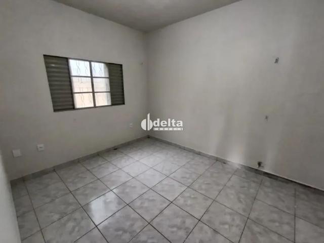 Casa com 3 Quartos para alugar, 147m² Tubalina