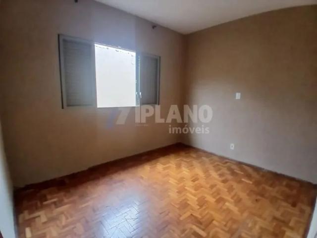 Casa com 3 Quartos para alugar, 141m² Jardim São João Batista