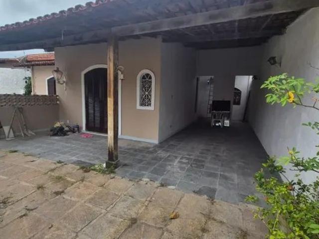 Casa com 3 Quartos para alugar, 150m² Itaipú