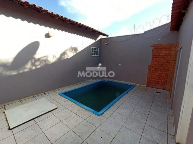Casa com 3 Quartos para alugar, 187m² Jardim Karaíba