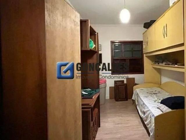 Casa com 3 Quartos para alugar, 199m² Centro