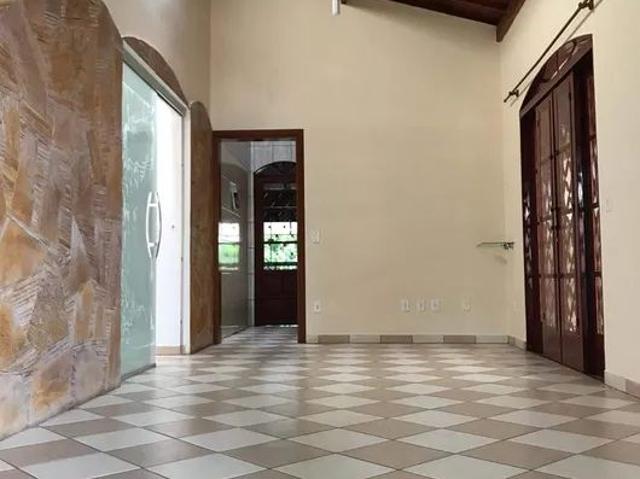 Casa com 3 Quartos para alugar, 200m² Centro
