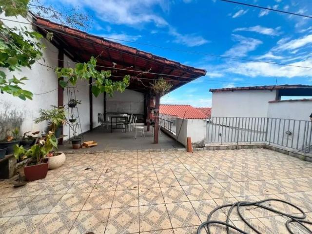 Casa com 3 Quartos para alugar, 210m² Teixeira Dias