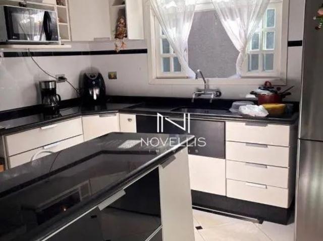Casa com 3 Quartos para alugar, 210m² Villa Branca