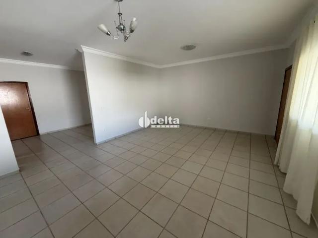 Casa com 3 Quartos para alugar, 250m² Tabajaras