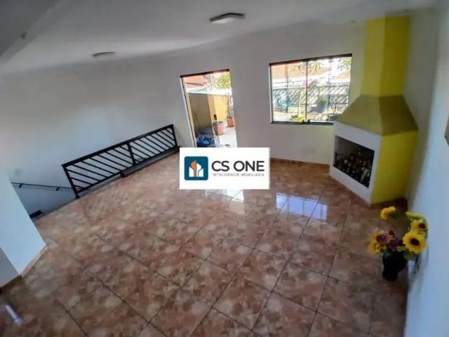 Casa com 3 Quartos para alugar, 250m² Centro