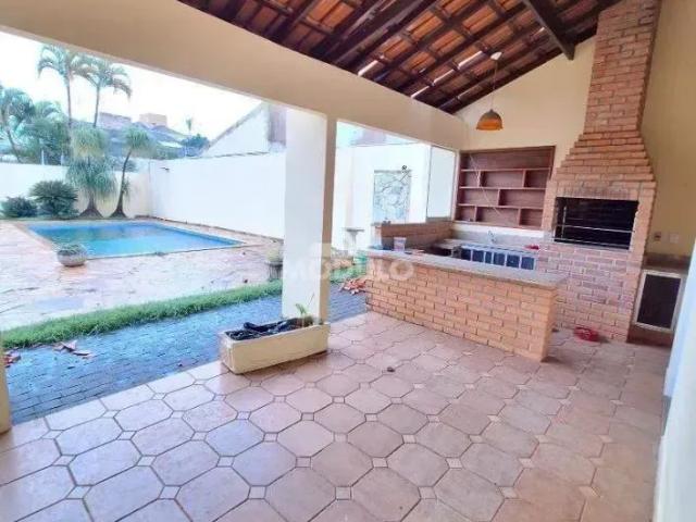 Casa com 3 Quartos para alugar, 250m² Jardim Inconfidência