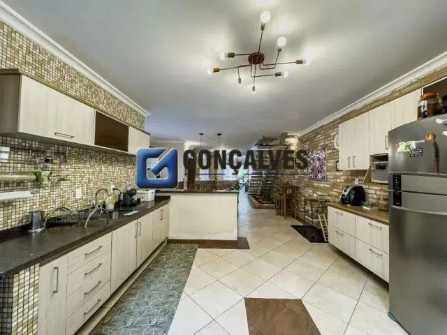 Casa com 3 Quartos para alugar, 288m² Centro