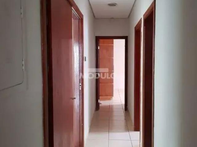 Casa com 3 Quartos para alugar, 280m² Jardim Karaíba