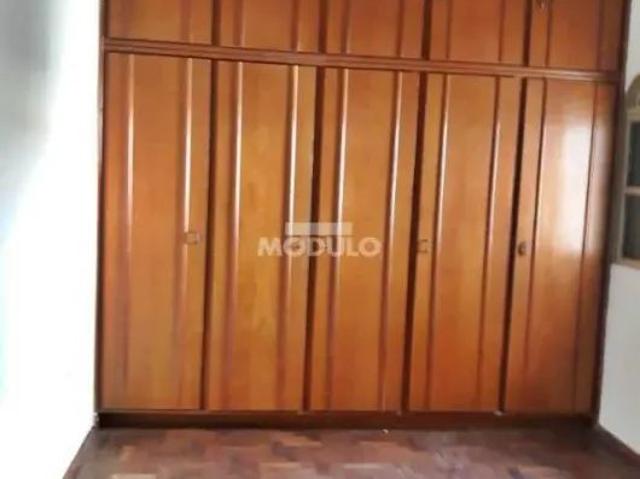 Casa com 3 Quartos para alugar, 320m² Nossa Senhora Aparecida