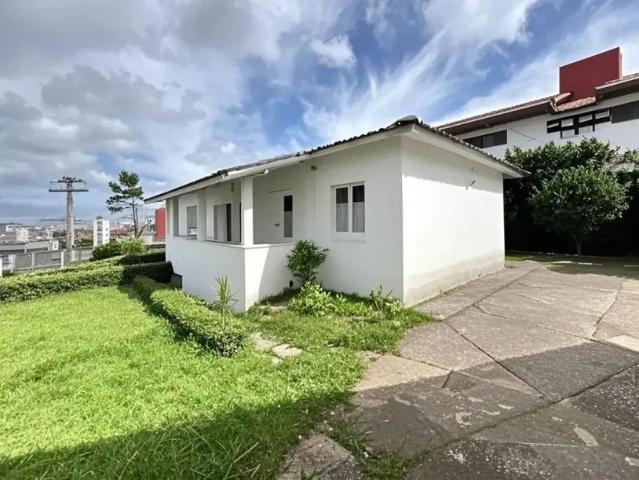 Casa com 3 Quartos para alugar, 330m² Estoril