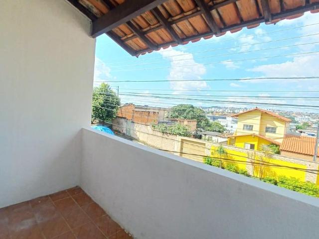 Casa com 3 quartos para alugar no bairro Glória, 80m²