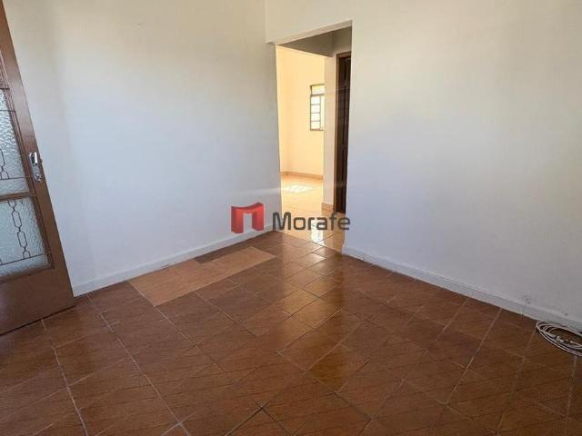 Casa com 3 quartos para alugar no bairro Glória, 80m²