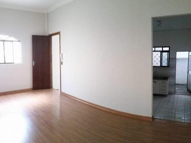 Casa com 3 quartos para alugar no bairro Palmeiras, 94m²