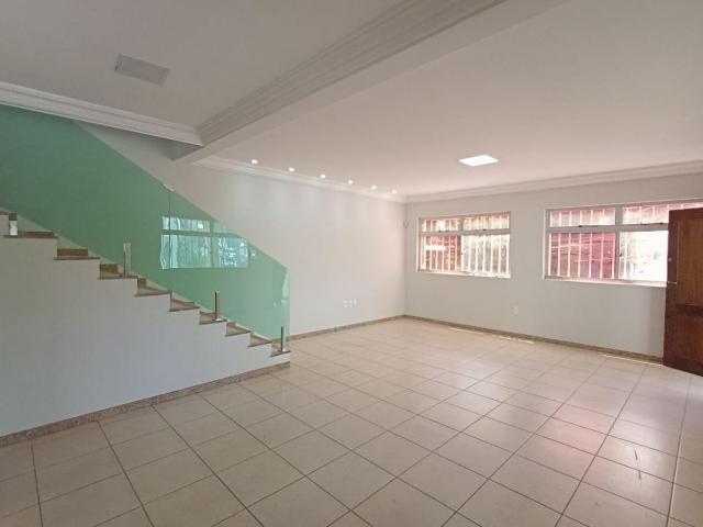 Casa com 3 quartos para alugar no bairro União, 262m²