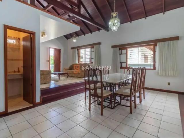 Casa com 3 quartos para alugar na Rua Joe Collaço, 759, Santa Mônica, Florianópolis
