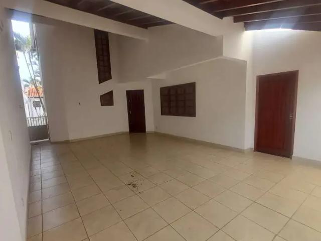 Casa com 3 quartos para alugar na Rua Laércio Bastos Pereira, Jardim Estoril, Bauru