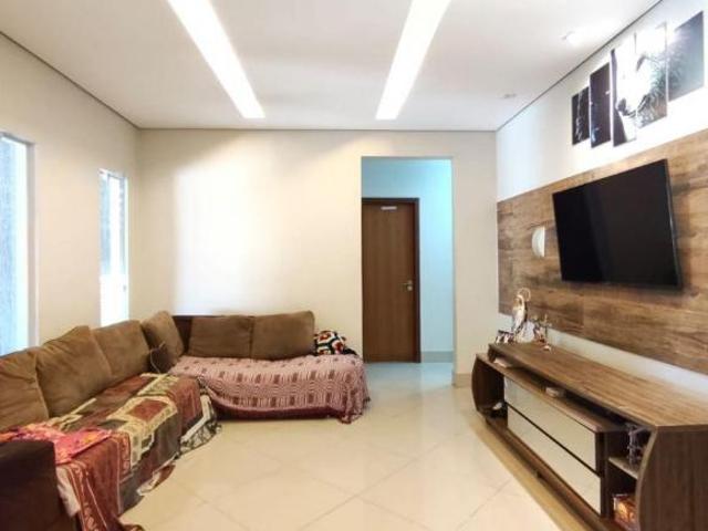 CASA COM 3 QUARTOS, PERTO DA PORTARIA