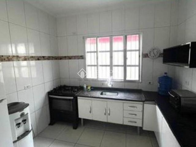 CASA COM 3 QUARTOS PERTINHO DO MAR MONGAGUA