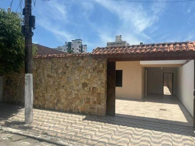 Casa com 3 quartos, próxima a praia no bairro Ocian