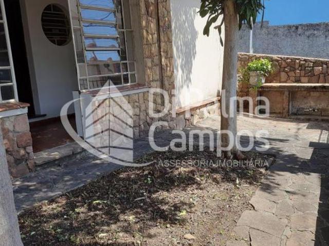 Casa com 3 quartos, quintal e jardim no bairro Vila Monumento