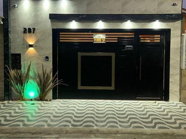 Casa com 3 quartos, Real, Praia Grande R$ 720 mil