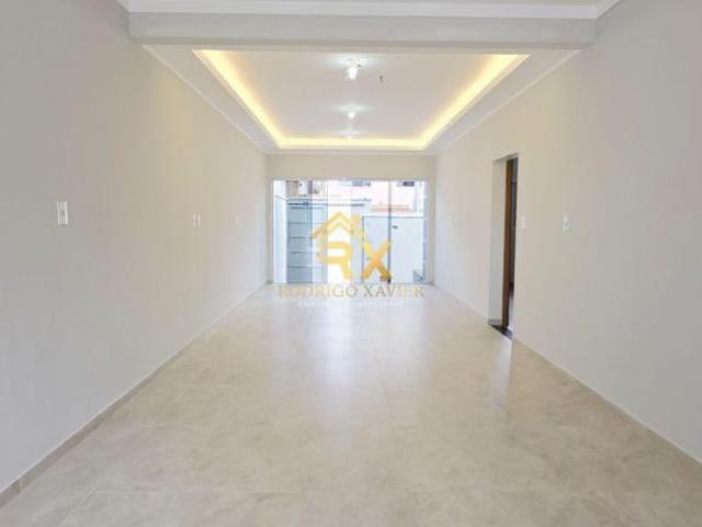 CASA COM 3 QUARTOS, TÉRREA MODERNA COM VISTA PARA AS MONTANHAS