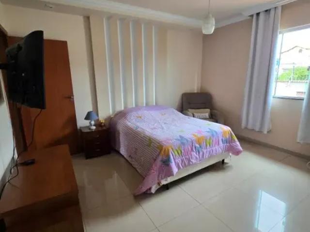 Casa com 4 quartos à venda em Contagem