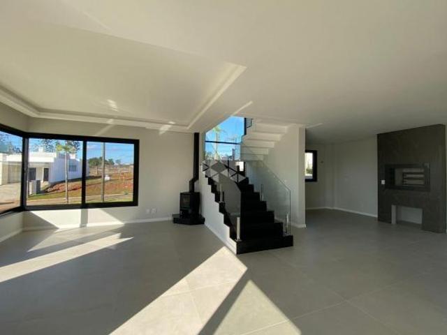 CASA COM 3 QUARTOS/SUÍTE
