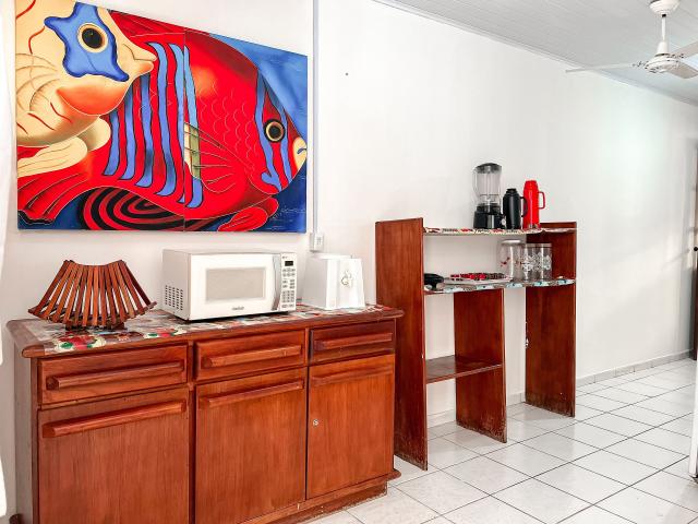 Casa com 3 suiítes a 80m da praia de Taperapuã