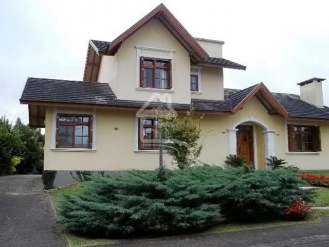 CASA COM 3 SUÍTE LOCALIZAÇÃO PRIVILEGIADA