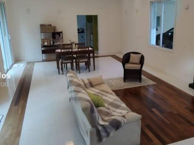 Casa com 3 suítes, 450 m² de área construida. Parque Dom Henrique
