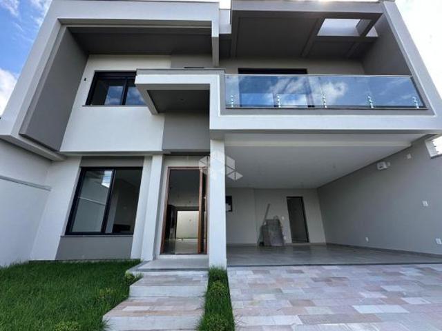 Casa com 3 suítes, 4 vagas de garagem, bairro Moinhos de Vento, em Canoas