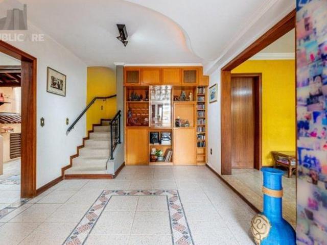 Casa com 3 suítes, 4 vagas e pátio com piscina no Bairro Boa Vista