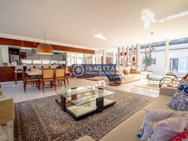Casa com 3 suítes, 6 vagas de garagem à venda Pacaembu São Paulo/SP