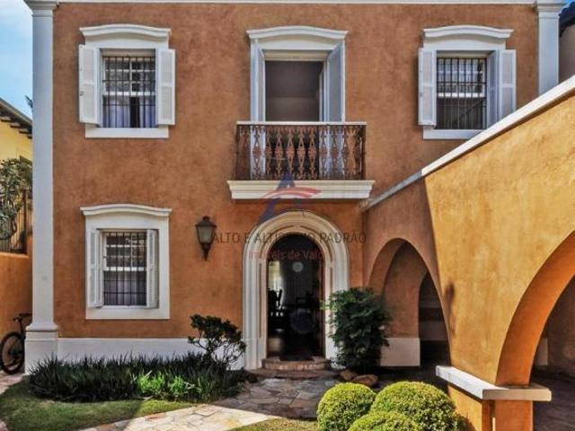 Casa com 3 suítes 2 vagas a venda no Jardim Europa