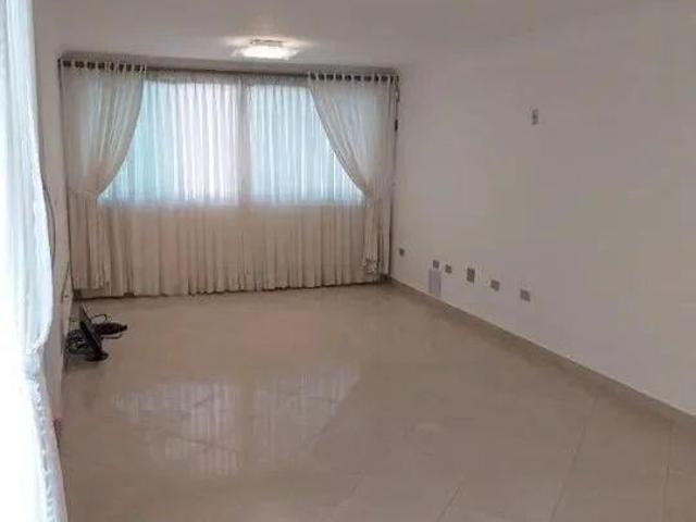 Casa com 3 Suítes, 3 vagas, e 5 banheiros à Venda, 200 m²