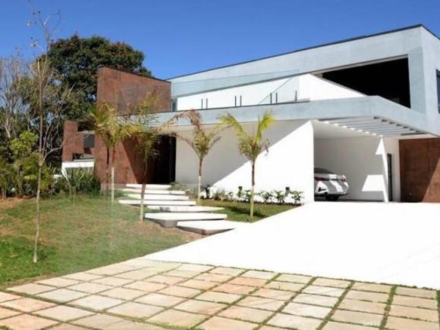Casa com 3 Suítes Térreas e Piscina de Borda Infinita no Lago Azul Clube Residencial e Golfe | 470 m
