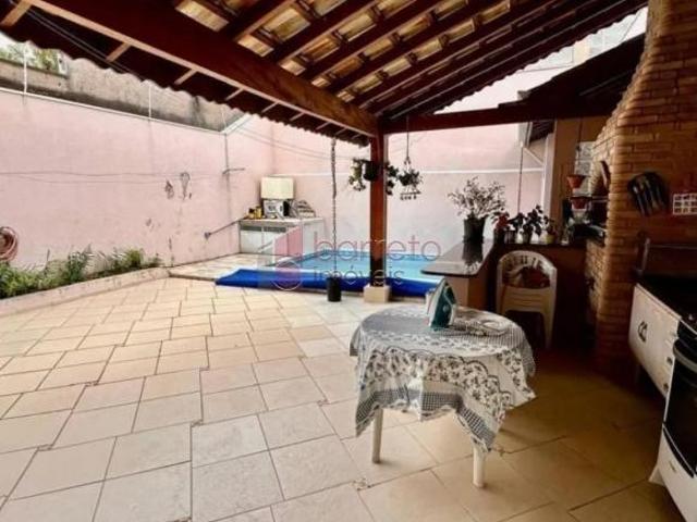 CASA COM 3 SUÍTES À VENDA NO JARDIM PAULISTA II EM JUNDIAÍ/SP